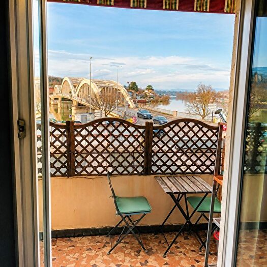 Neuville-sur-Saône - Appartement 4 pièces à vendre