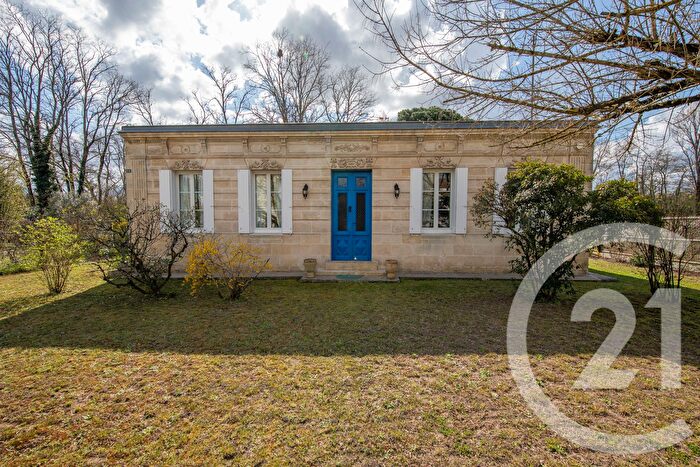 Maison à vendre - Saint-Médard-en-Jalles, Centre-ville - 5 pièces - 3 chambres