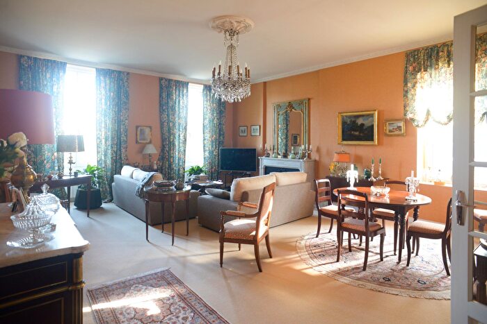 Appartement à vendre - Châtellerault, Centre-ville - 5 pièces - 4 chambres