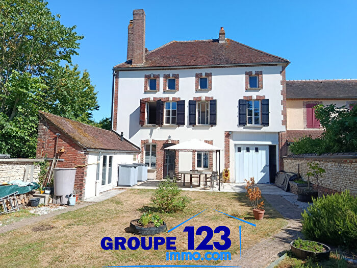 Aillant-sur-Tholon : Maison 9 pièces à vendre