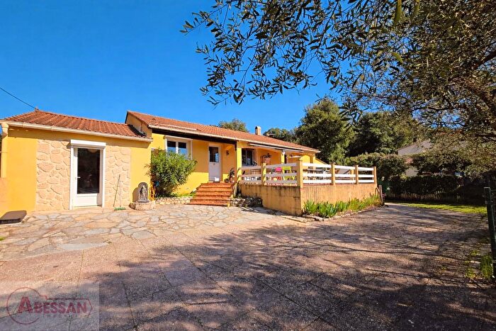 Maison à vendre - Saint-Privat-des-Vieux - 5 pièces - 4 chambres