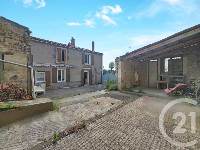 Chaillé-les-Marais : Maison 4 pièces à vendre