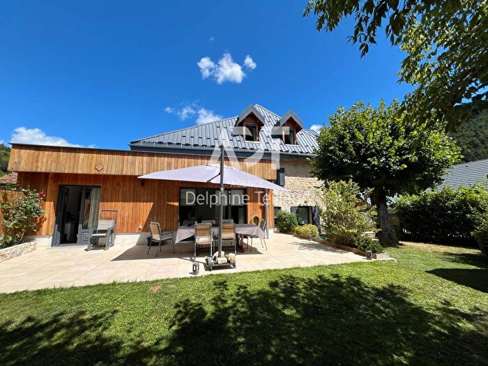 Maison à louer - Le Sappey-en-Chartreuse - 6 pièces - 5 chambres