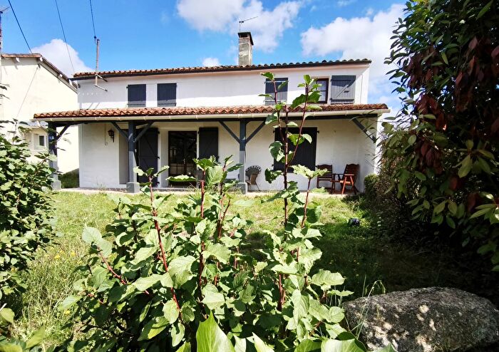 Maison à vendre - Le Beugnon - 6 pièces - 4 chambres