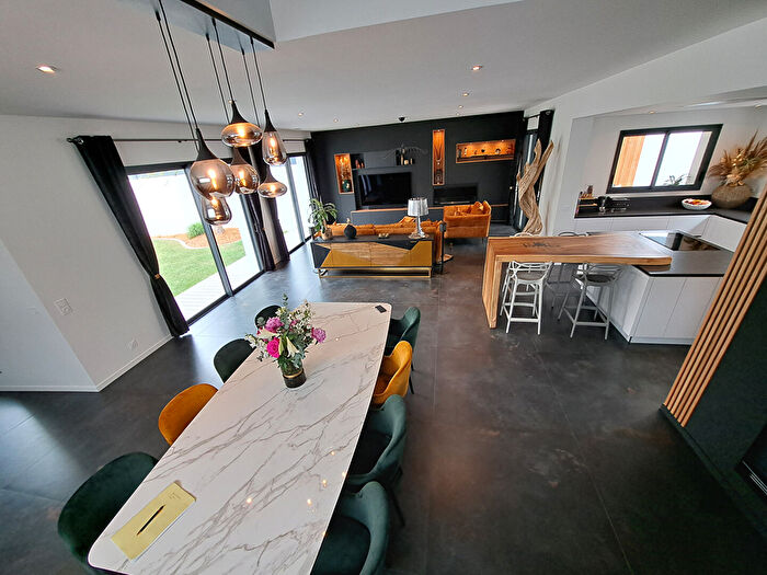 Maison à vendre - Challans, Centre-ville - 6 pièces - 4 chambres