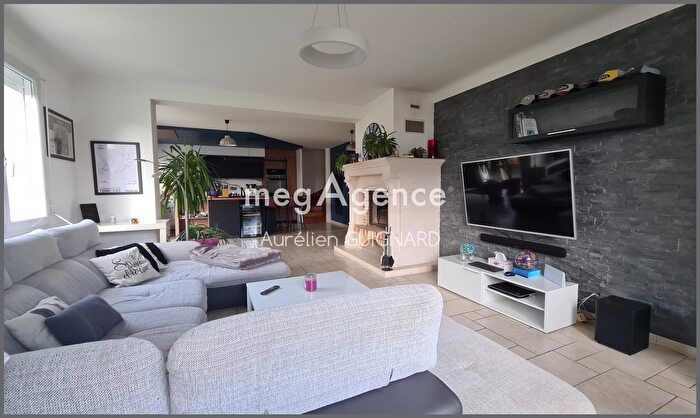 Maison à vendre - Bressuire, Malabry, Bois dAnne - 12 pièces - 6 chambres