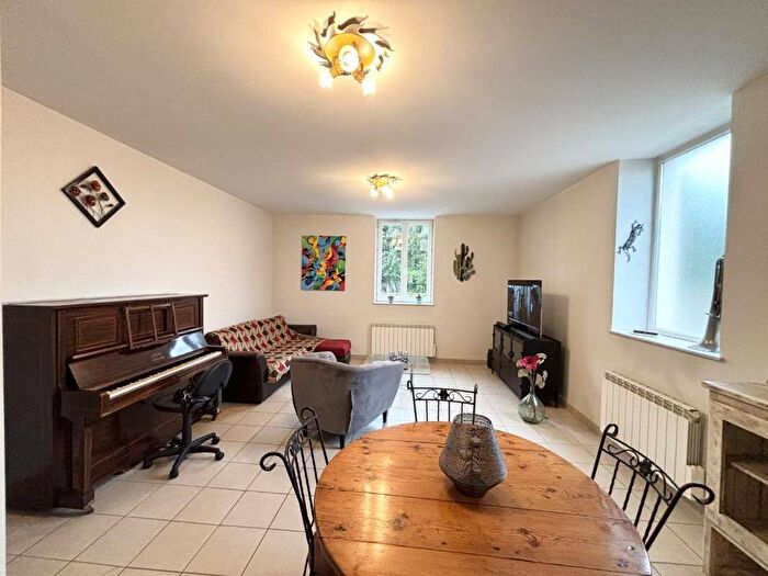 Appartement à louer - Saint-Georges-de-Reneins - 4 pièces - 3 chambres