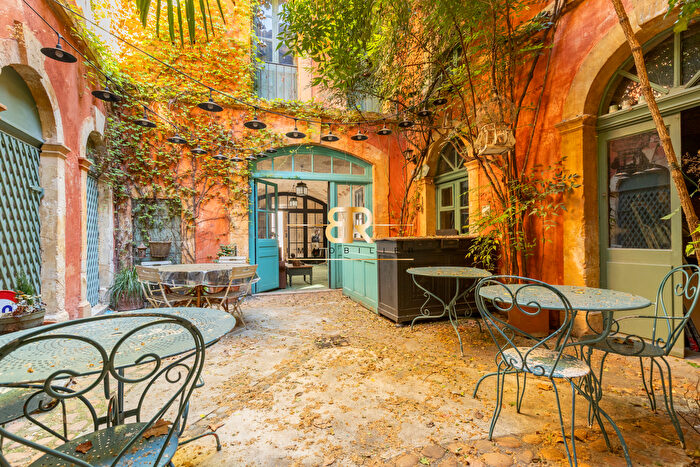 Tarascon, Centre-ville, Château, Condamine : Maison 15 pièces à vendre