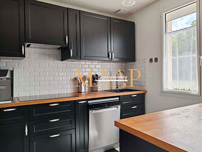 Maison à vendre - Voves - 4 pièces - 3 chambres