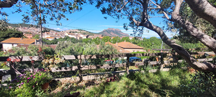 Maison à vendre - Roquebrune-sur-Argens, Village - 6 pièces - 4 chambres