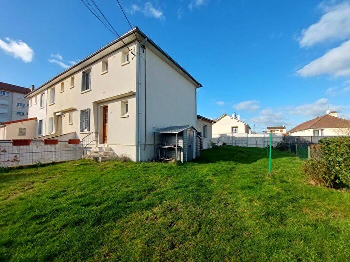 Maison à louer - Castors-Aviateurs, Saint-Étienne-du-Rouvray - 4 pièces - 3 chambres