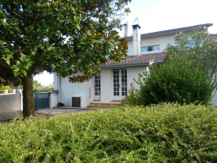 Maison 1 pièce à louer à Montaut