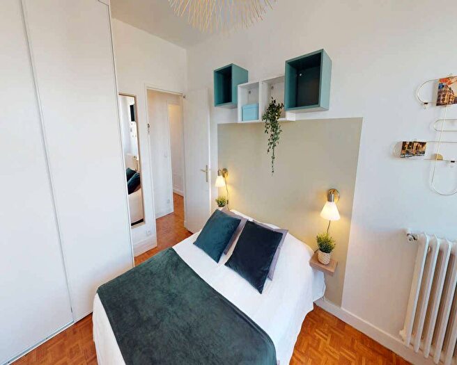 Appartement à louer - Marceau, République, Courbevoie - 4 pièces - 8 chambres