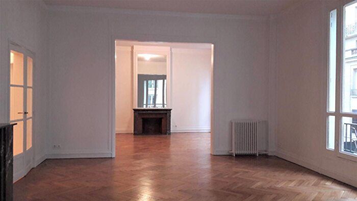 Appartement à louer - Porte Dauphine, Paris ème arrondissement - 7 pièces - 4 chambres