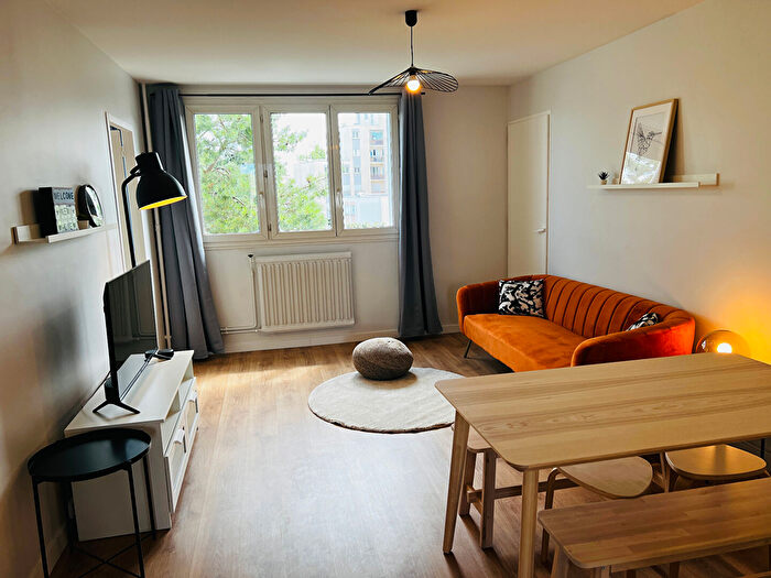 Appartement à louer - Villeurbanne, Perrallière - 4 pièces - 3 chambres