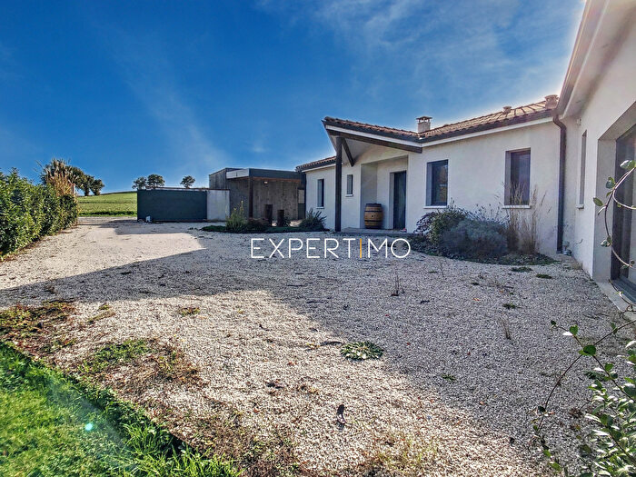 Maison à vendre - Ayguesvives - 7 pièces - 4 chambres