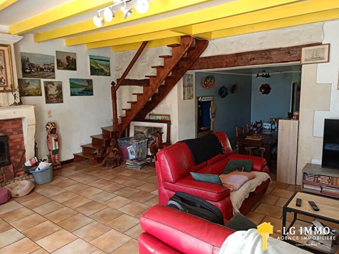 Maison à vendre - Nieul-le-Virouil - 8 pièces - 3 chambres