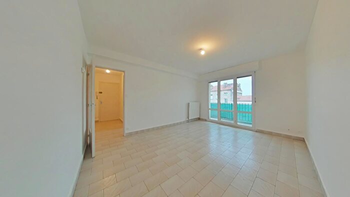 Appartement à louer - Saint-Genest-Lerpt - 4 pièces - 3 chambres