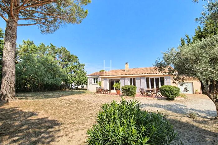 Maison à vendre - Saint-Étienne-du-Grès - 6 pièces - 3 chambres