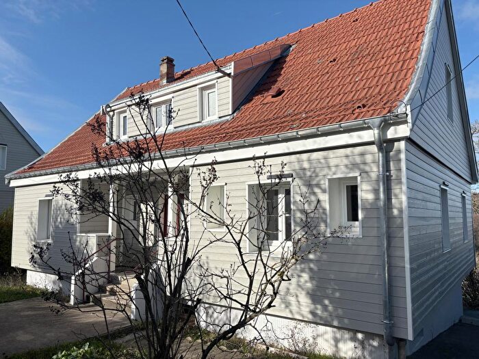 Maison à vendre - Mont-Saint-Martin - 6 pièces - 3 chambres