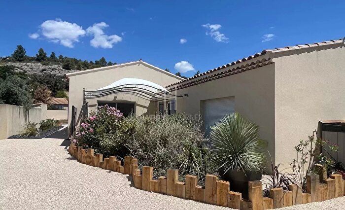 Maison à vendre - Aureille - 6 pièces - 4 chambres