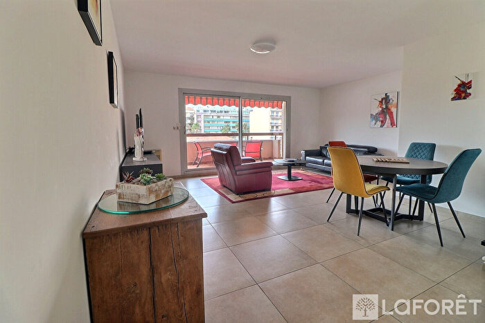 Appartement à vendre - Hyères, Centre-ville - 4 pièces - 2 chambres