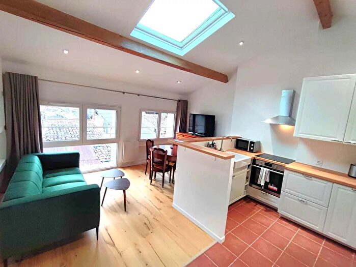 Appartement à louer - Puget-Théniers - 4 pièces - 3 chambres