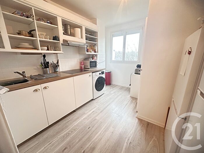 Tours, Montjoyeux : Appartement 5 pièces à louer