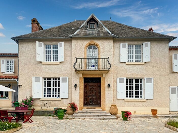 Maison à vendre - Miélan - 11 pièces - 6 chambres