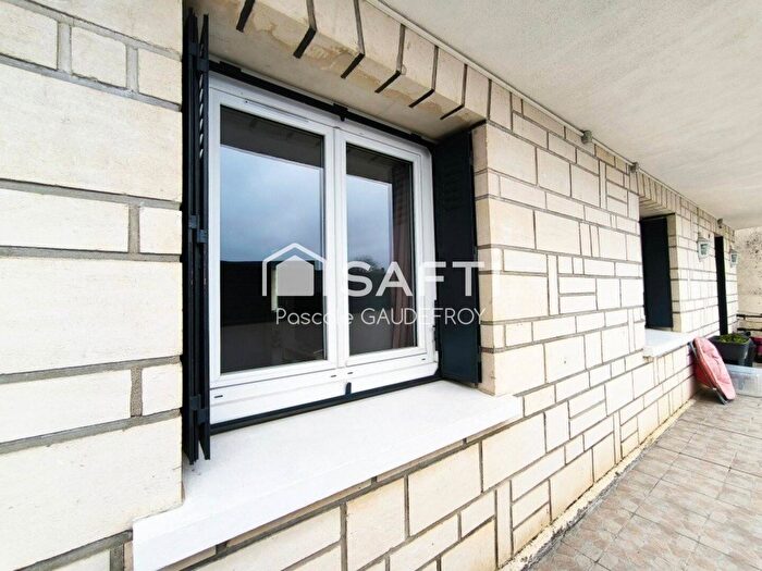 Appartement à louer - Jonzac - 4 pièces - 2 chambres