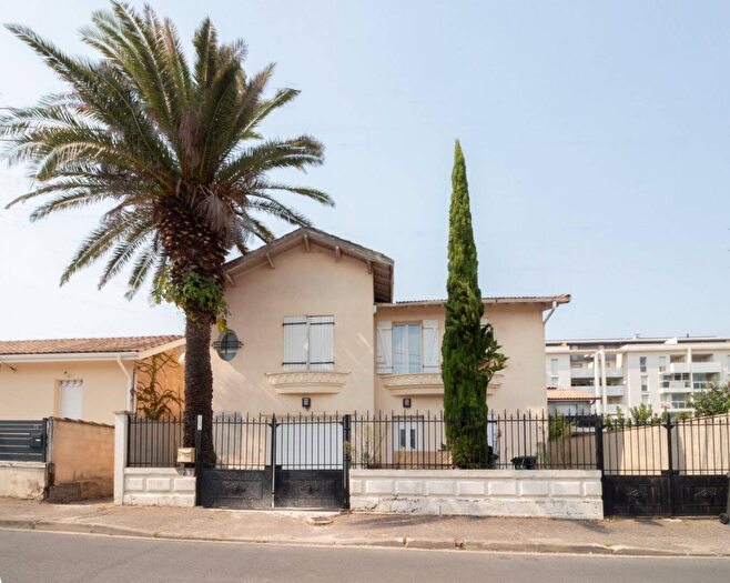 Maison 9 pièces à Gravières-Gravette-Beaulieu-Lagrue-Plaisance, Cenon, à louer