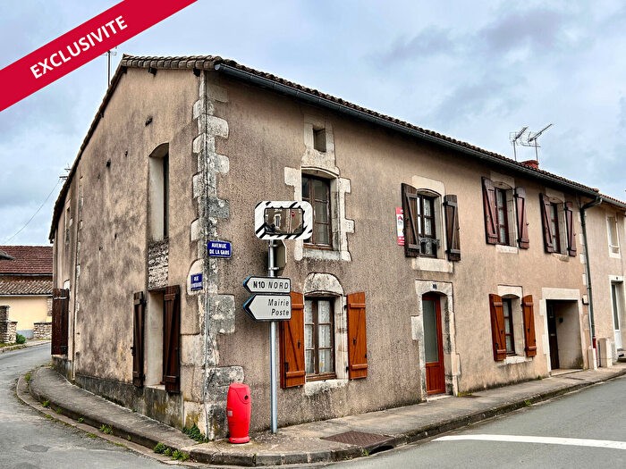 Maison à vendre - Couhé - 4 pièces - 3 chambres