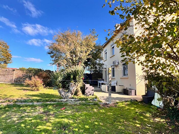 Maison à vendre - Pleyben - 4 pièces - 3 chambres