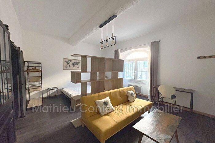 Appartement à louer - Esplanade, Nîmes - 1 pièce