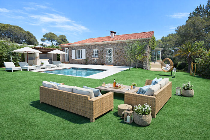 Maison à vendre - Saint-Raphaël, Boulouris - 9 pièces - 6 chambres