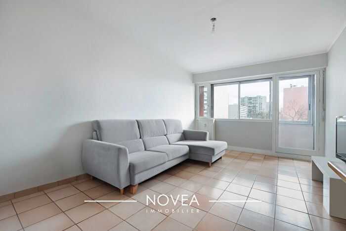 Appartement à vendre - Rillieux-la-Pape, Ville nouvelle Est - 3 pièces - 2 chambres