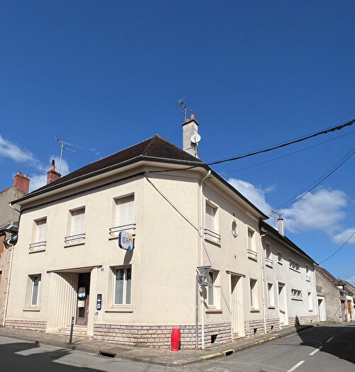 Maison 8 pièces à Châteaumeillant, à vendre