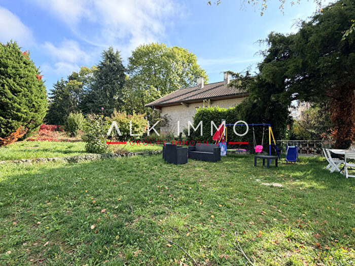 Appartement à vendre - Ville-la-Grand - 4 pièces - 3 chambres