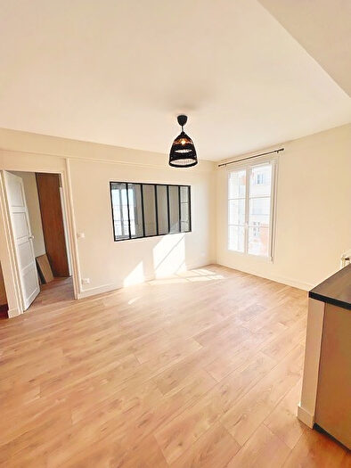 Appartement 2 pièces à Courbevoie, Marceau République, à louer