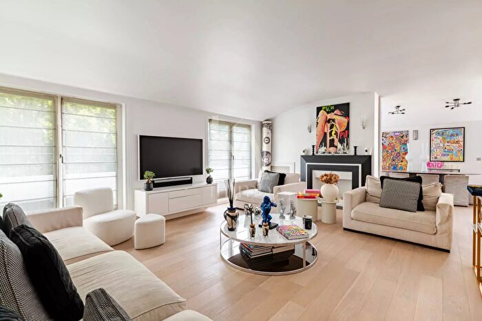 Appartement 6 pièces à louer à Paris 16ème, Muette-Nord, Trocadéro