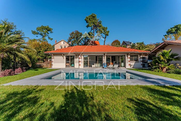 Maison à vendre - Arcachon, Ville dHiver, Parc Mauresque - 7 pièces - 4 chambres