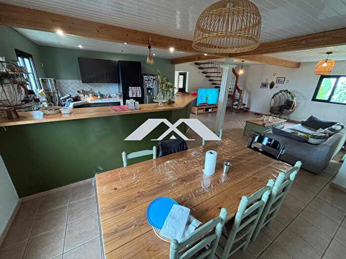 Maison à vendre - Saint-Pierre, Ravine des Cabris - 8 pièces - 6 chambres