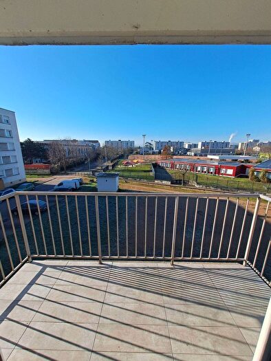 Appartement à louer - Moulin à Vent-Georges Lévy, Vénissieux - 4 pièces - 3 chambres