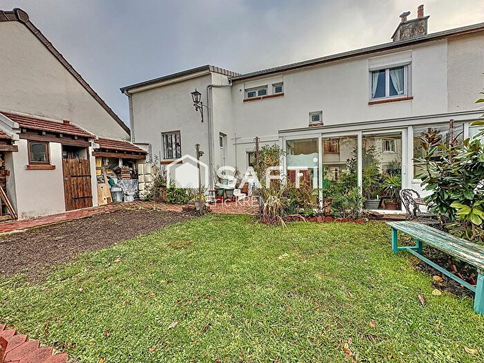 Maison à vendre - Verneuil-en-Halatte - 6 pièces - 4 chambres