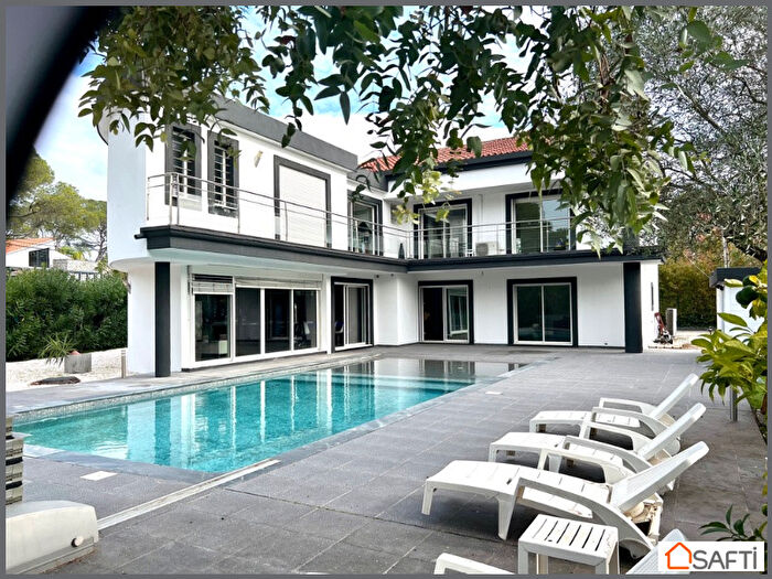 Maison à vendre - Saint-Raphaël, Valescure, Vaulongue - 9 pièces - 6 chambres