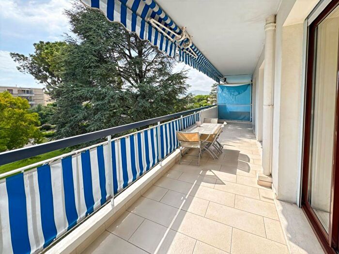 Appartement à louer - La Colle, Antibes - 4 pièces - 3 chambres