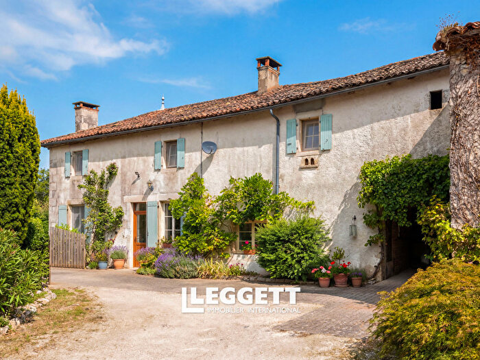 Maison à vendre - Champagné-le-Sec - 7 pièces - 4 chambres