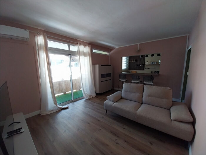 Appartement à louer - Saint-Paul, Centre-ville, Etang - 3 pièces - 2 chambres