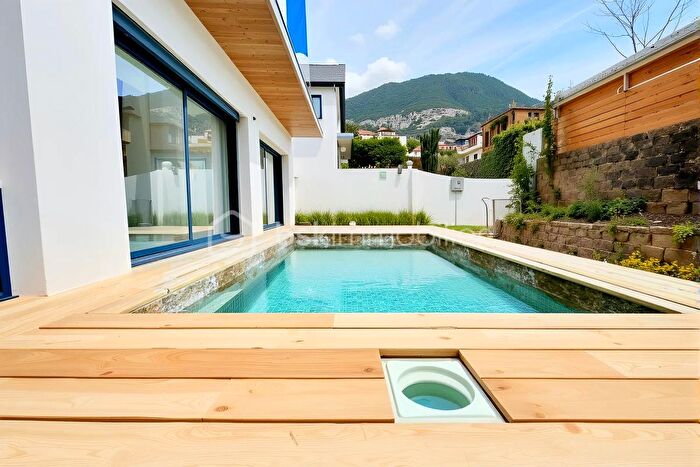 Maison à vendre - Aix-les-Bains, Centre-ville - 4 pièces - 3 chambres