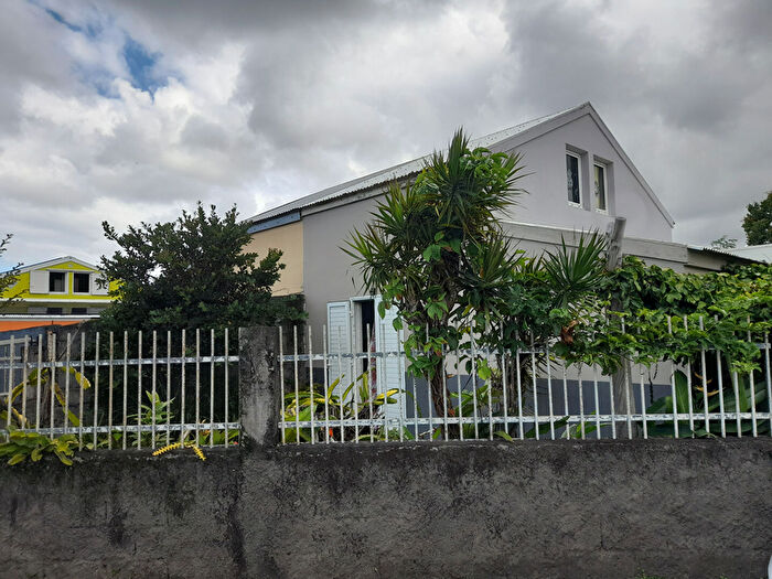 Maison à vendre - Sainte-Suzanne, Quartier Français, Sainte-Vivienne - 4 pièces - 3 chambres